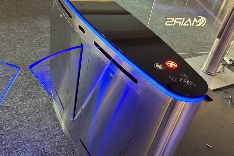 How does turnstile gate with card reader work 2024?